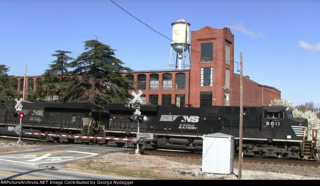 NS 8011 Mixed freight passing a former textile mill